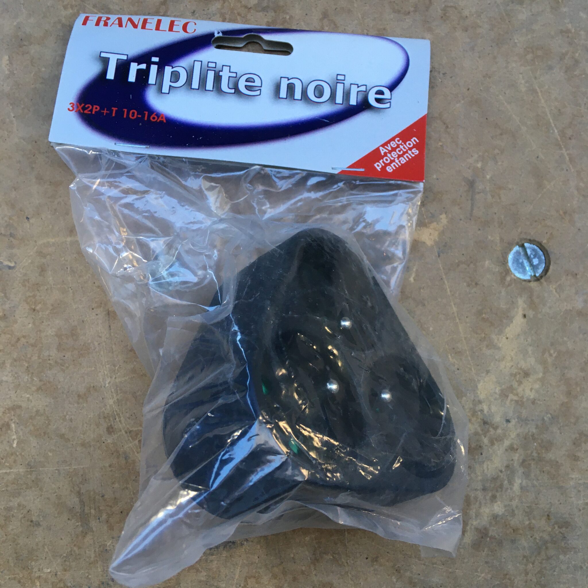 triplite 3X2P+T 16A triangulaire Noire - By dreamiX