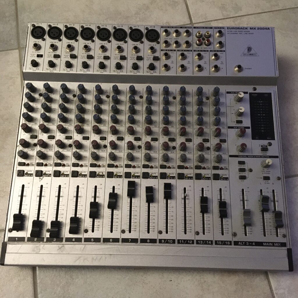 Console 2004A Béhringer - By dreamiX