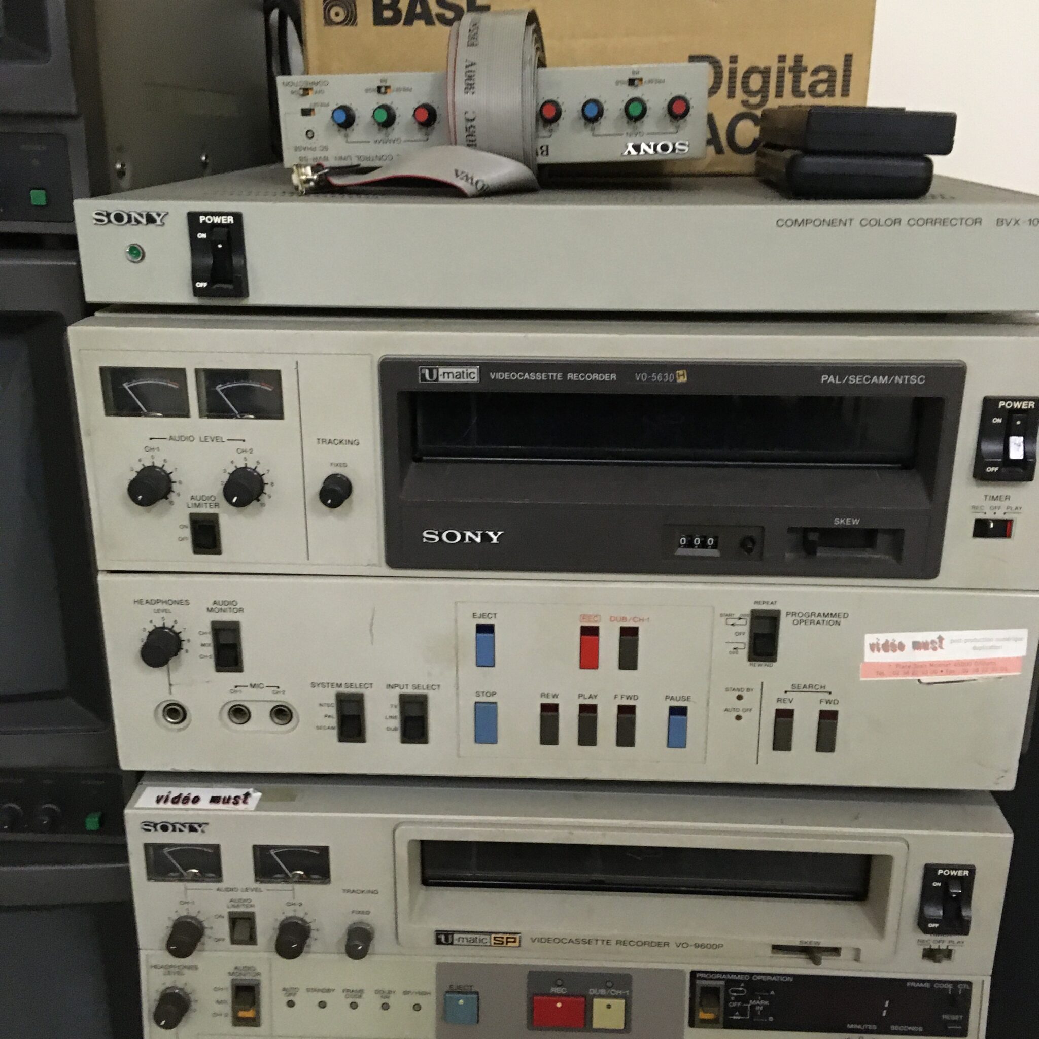 Magnétoscope U Matic VO 5630 H Sony - By dreamiX