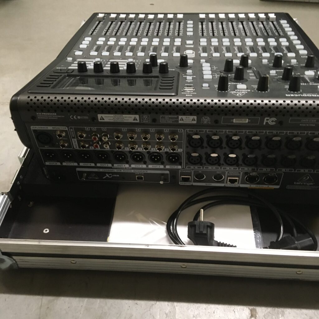 Console X 32 Producer Behringer - By dreamiX
